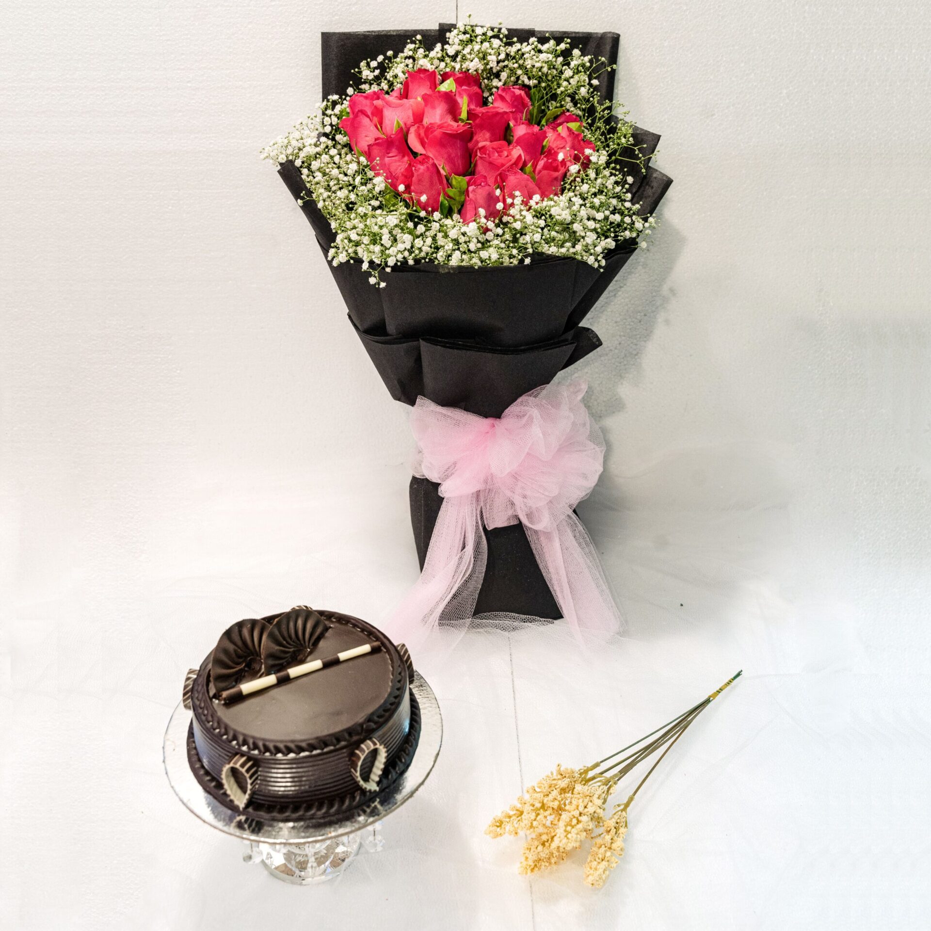 Combo - Roses Bouquet And Cake - Gifts with Flowers