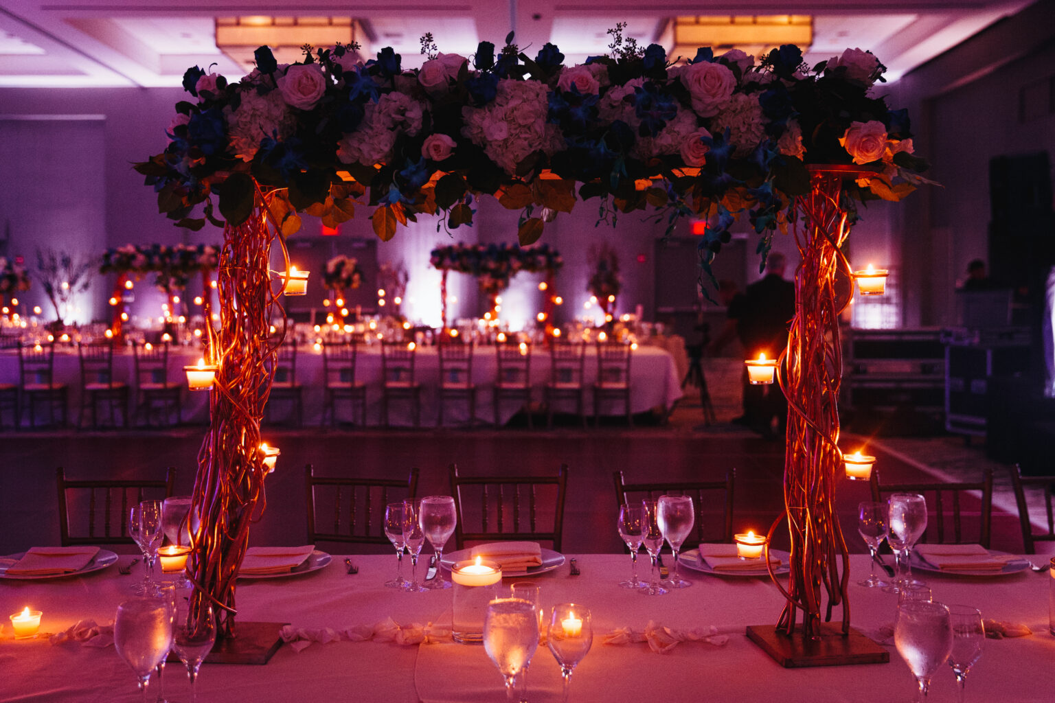 10 Stunning Wedding Flower Stage Decoration Ideas