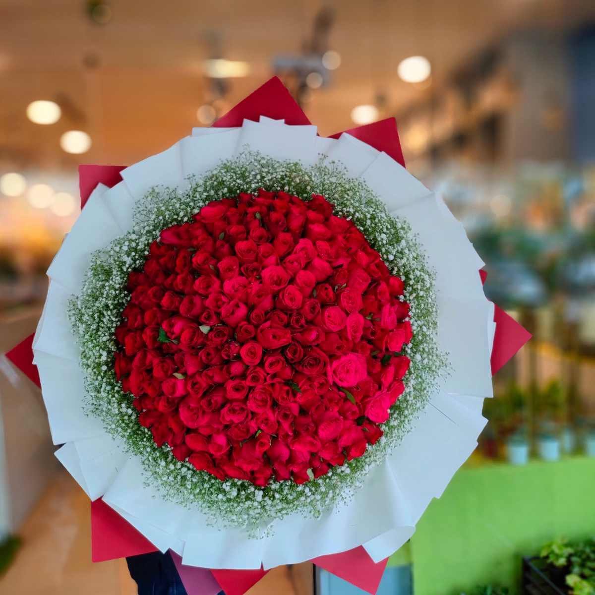 Luxe Love – Bouquet of 200 Red Roses Delivery in Bangalore